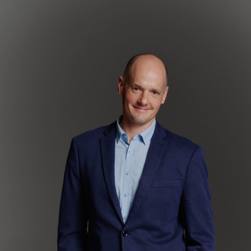 LEADING MINDS - Book leading keynote speakers and experts