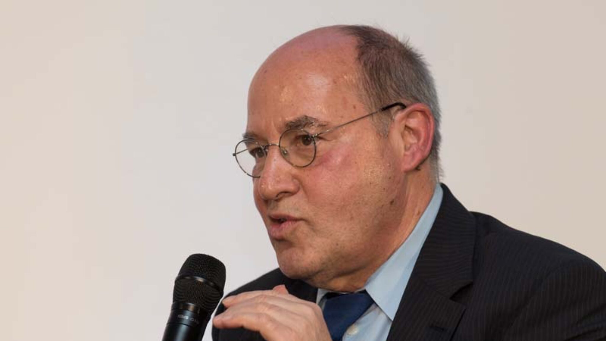 Book Gregor Gysi as a talk guest or speaker | LEADING MINDS